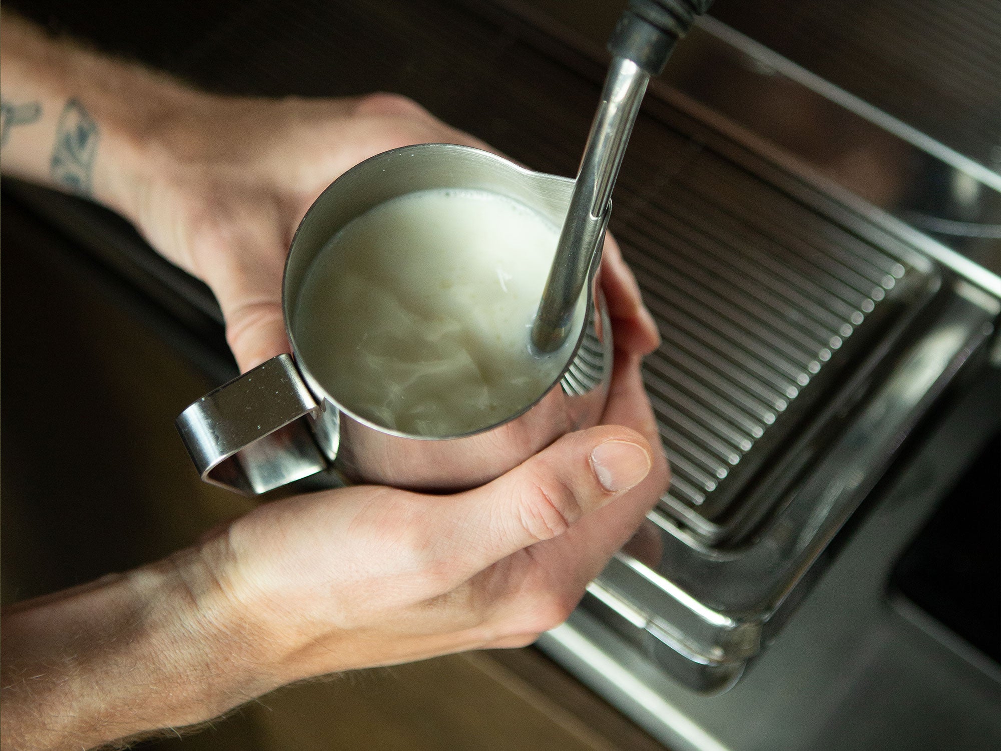 Steaming milk | J&N | Customer Portal – Johan & Nyström